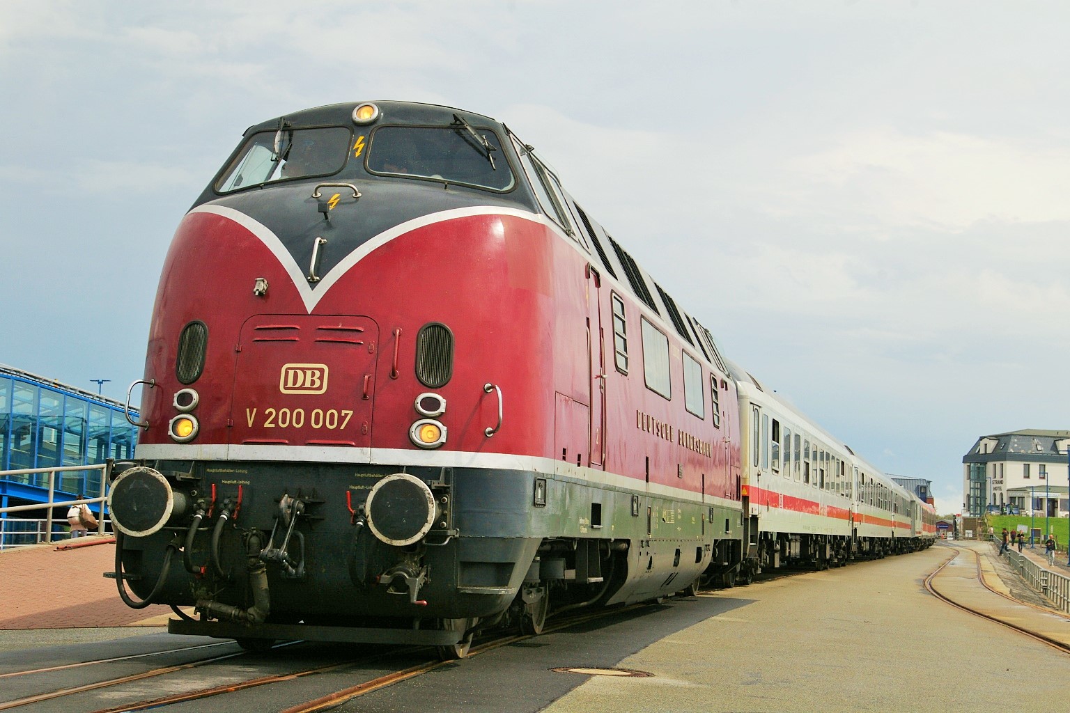 Various dates in 2017: DB V200 class “Warship” railtours – European ...